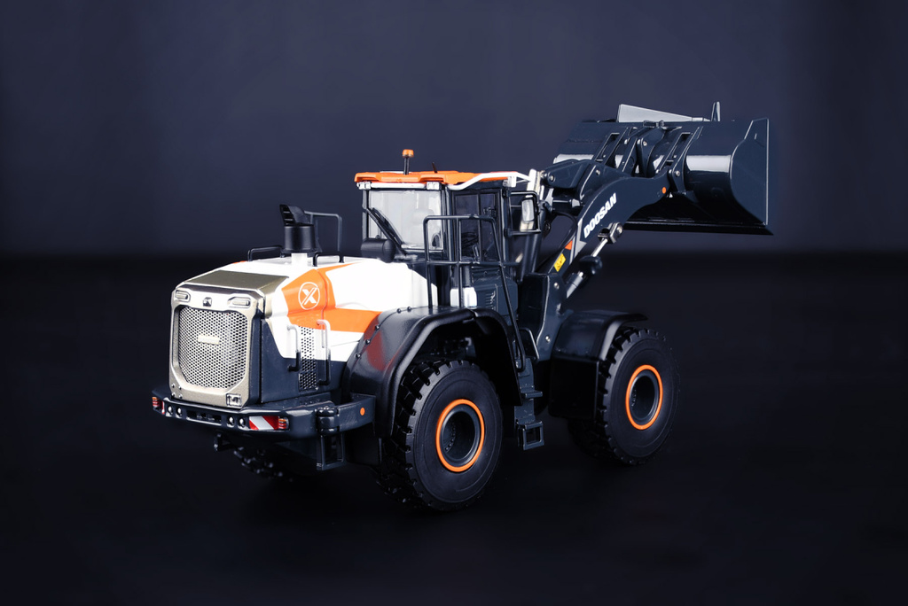 model Doosan DL 420 Concept X | Army shop společnosti TRUCK SERVICE ...