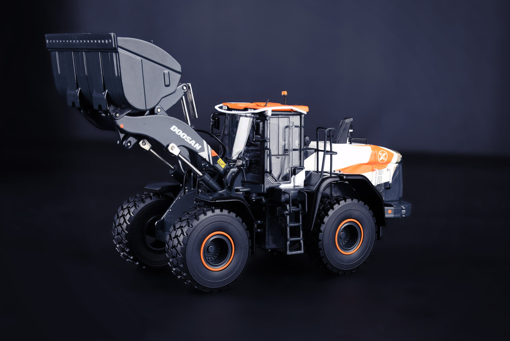 model Doosan DL 420 Concept X | Army shop společnosti TRUCK SERVICE ...